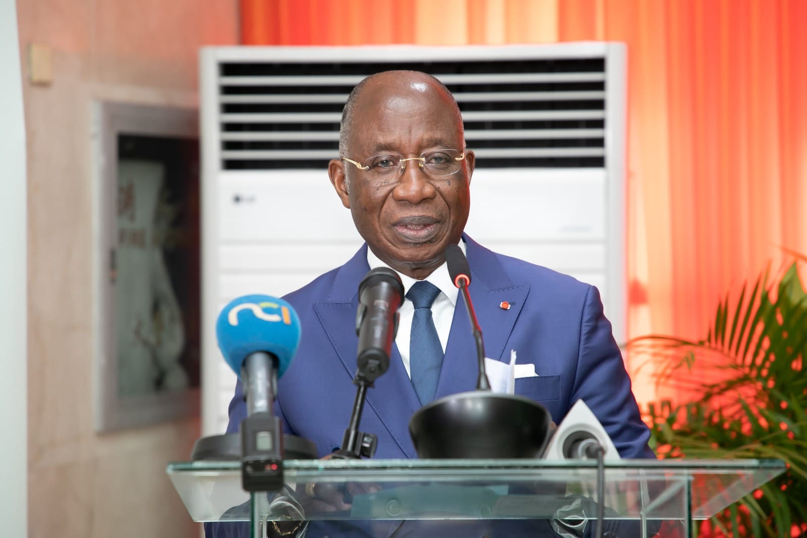 En images l’heure de la retraite pour S.E. M. Daouda Diabaté, ancien ...